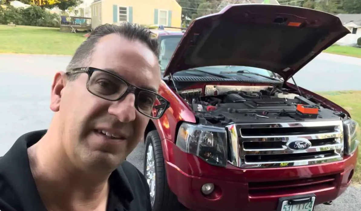 Step-by-Step Guide on How to Get Headlight Bulb Out of Socket